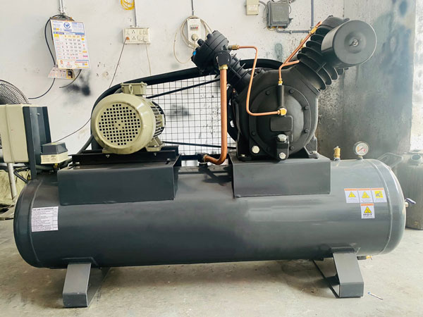 We provide a vast range of Reciprocating Air Compressor